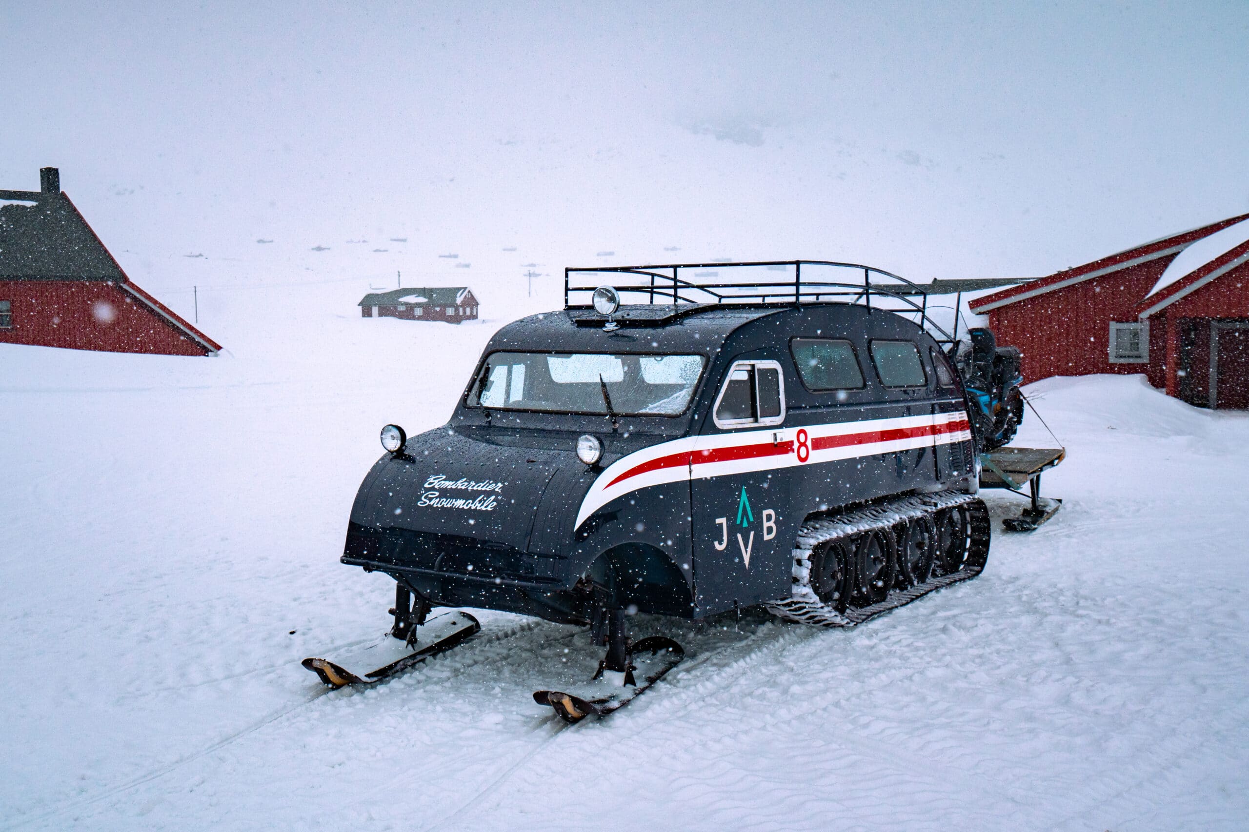 Snowcoach and lunch in Jotunheimen - Jotunheimen Travel